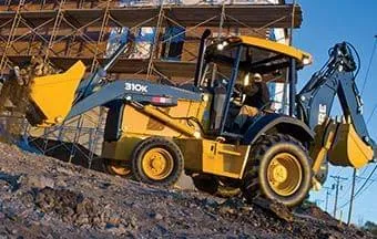 Retroescavadeiras: a vanguarda dos equipamentos para construção | AECweb